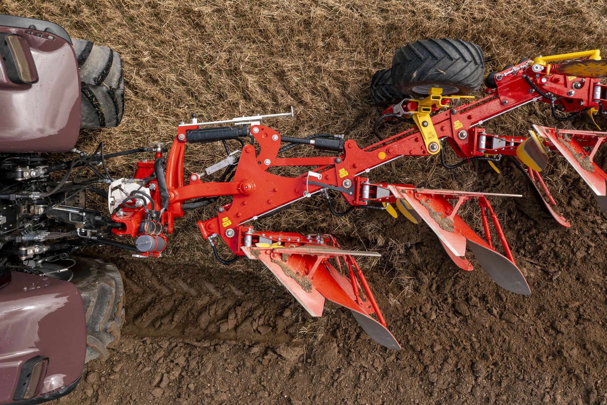 SERVO 3000 mittelschwere Anbaudrehpflüge | PÖTTINGER Deutschland